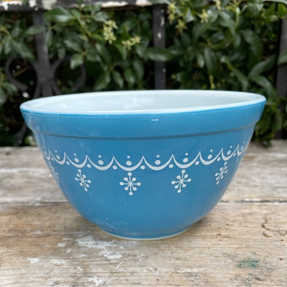 Pyrex | Kitchen | Vintage Pyrex Blue White Snowflake Mixing Bowl 4 ...